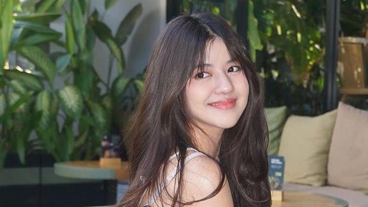 Profil dan Biodata Vonzy, Talent Cantik Multitalenta ONIC Esports | GGWP