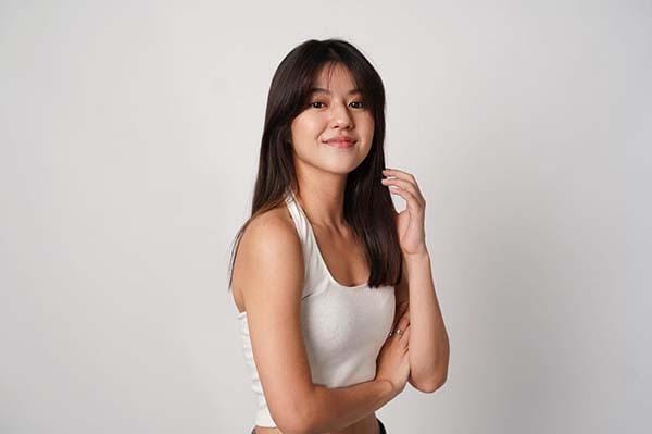 Profil dan Biodata Vonzy, Talent Cantik Multitalenta ONIC Esports | GGWP