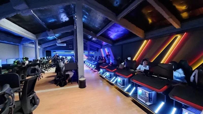 Daftar 15 Warnet Gaming Jakarta Terbaik High Spec dan Nyaman Banget | GGWP