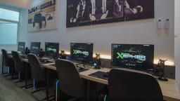 Daftar 15 Warnet Gaming Jakarta Terbaik High Spec dan Nyaman Banget | GGWP